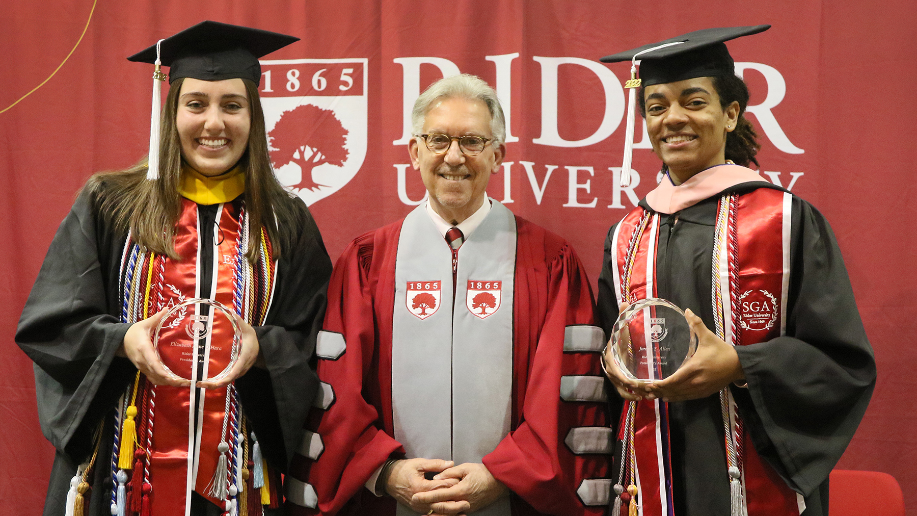 Two outstanding graduating students receive 2022 President's Award ...